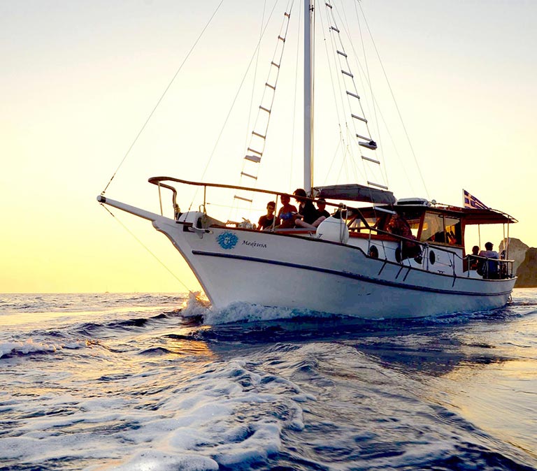 Caldera Traditional Yacht Cruise | Caldera Yachting